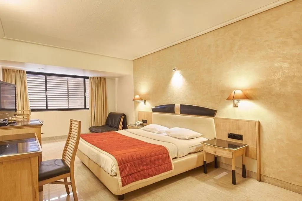 Book couple friendly hotels in Pune with Bag2Bag